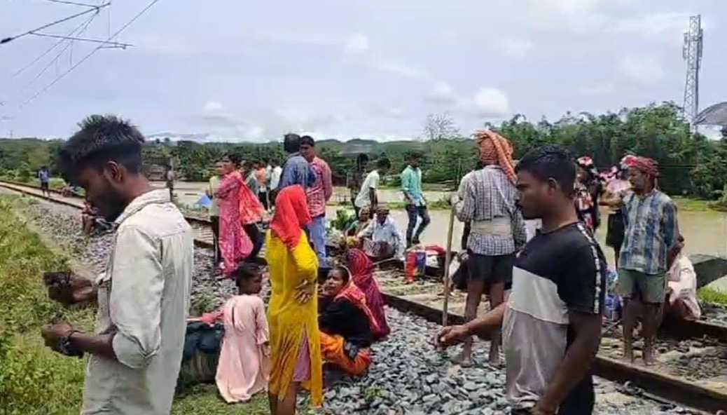 Lakhipur Flood Saga: "30-40 Families are affected and no one from ...